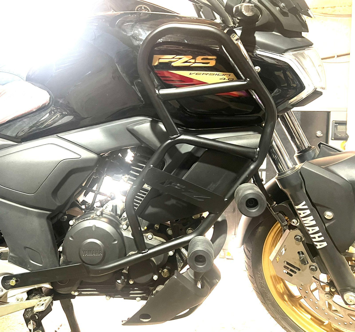 YAMAHA FZ V4 LEG GAURTD / CRASH BAR WITH SLIDER / FRAME SLIDER – Royal ...